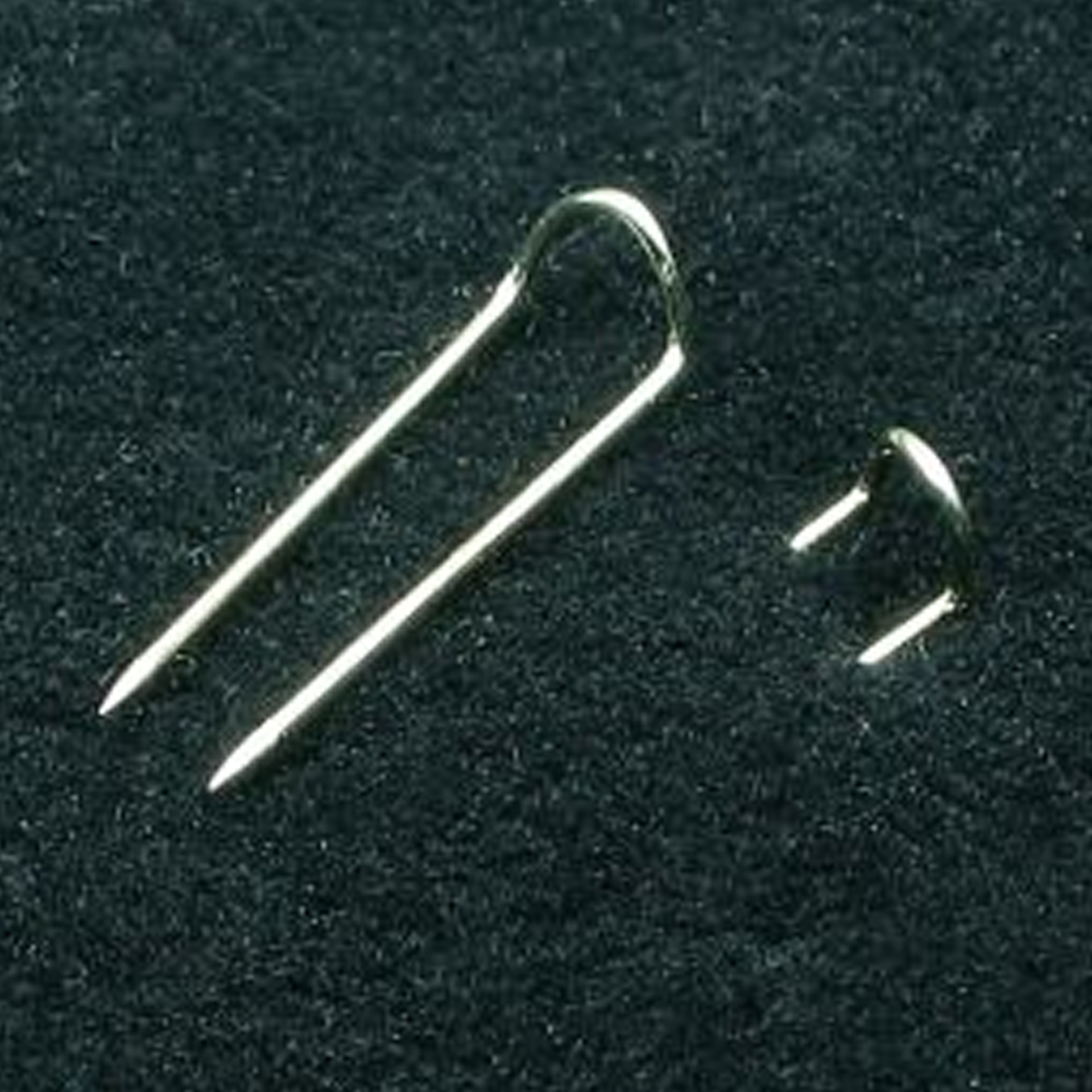 Jewelry Display Pins for Secure Showcasing – Saga Display